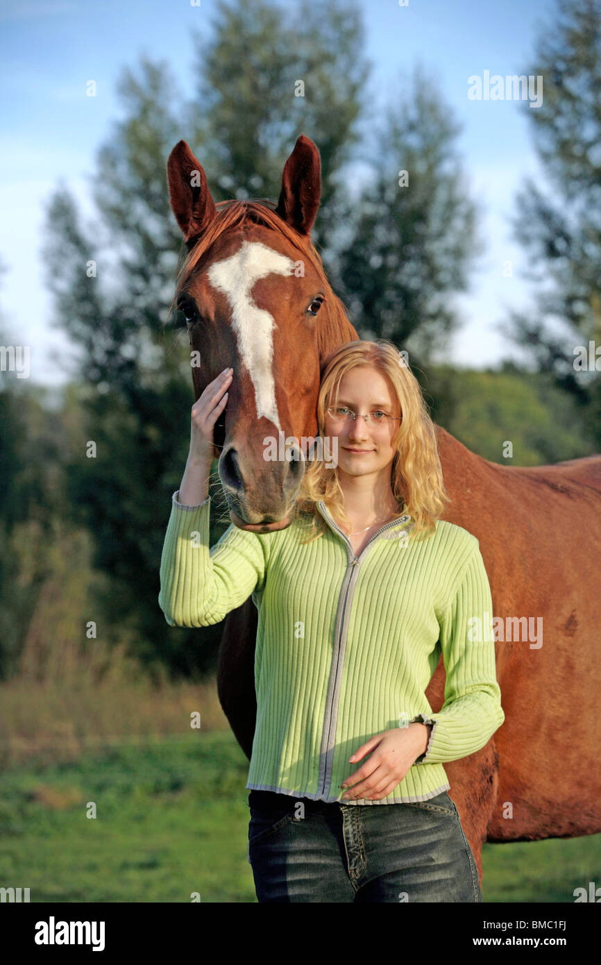 Frau mit pferd woman horse hi-res stock photography and images - Alamy