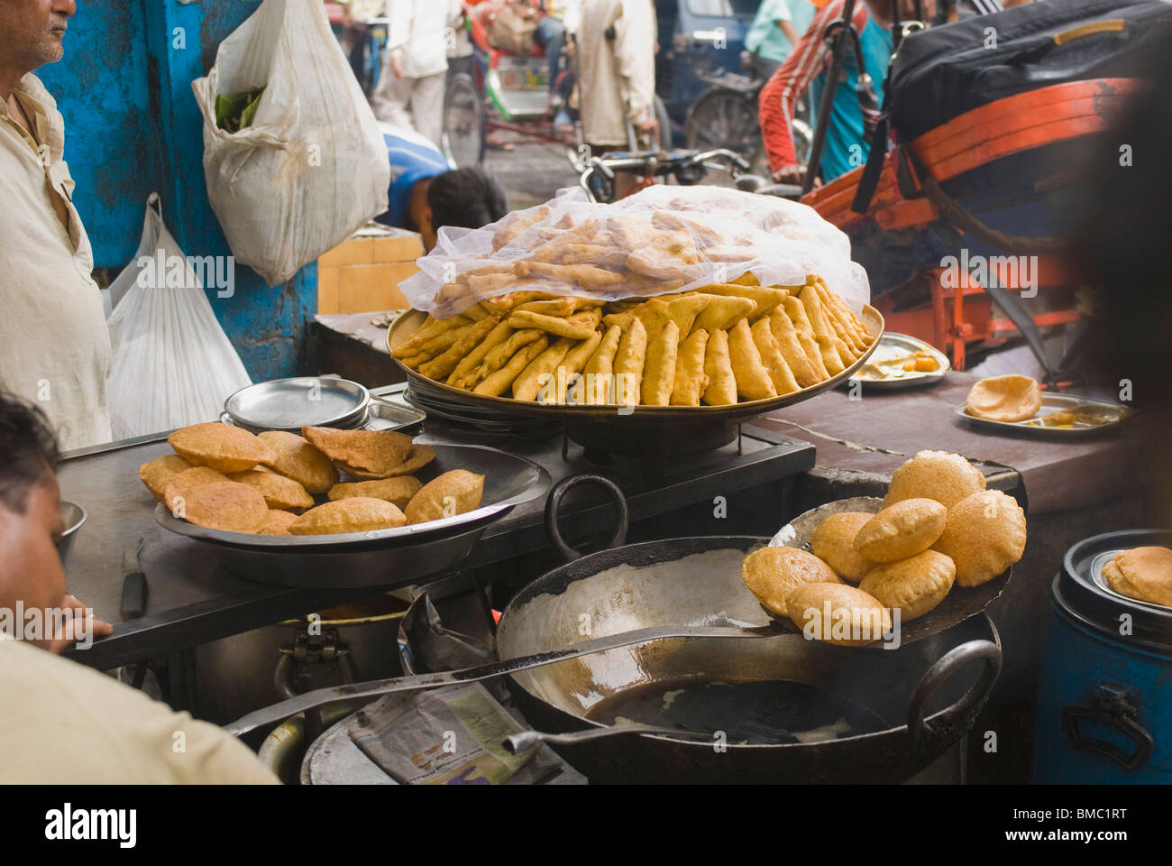 Delhi street food poori hi-res stock photography and images - Alamy
