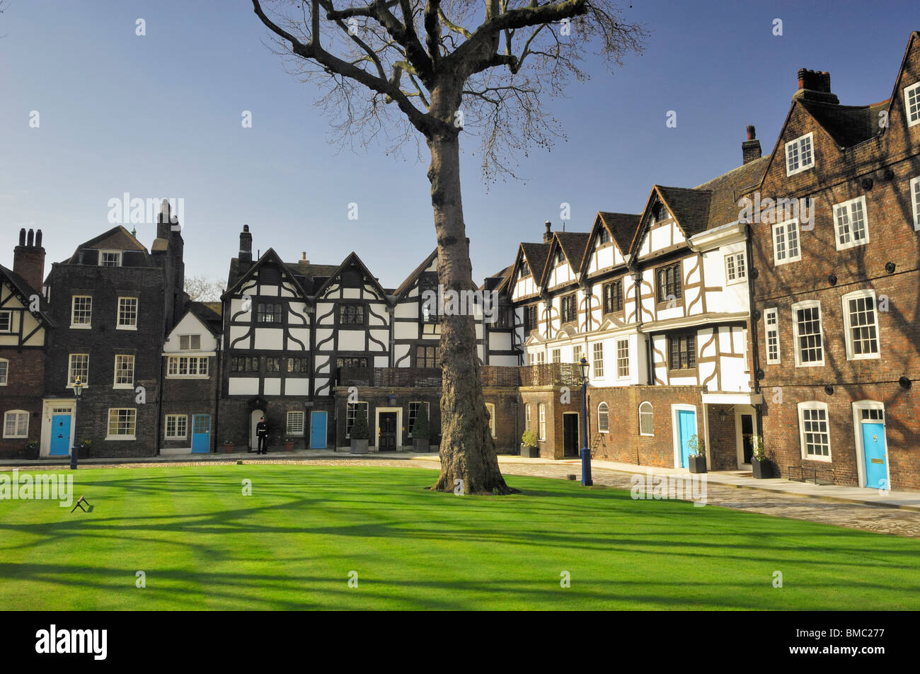 Living quarters hi-res stock photography and images - Alamy