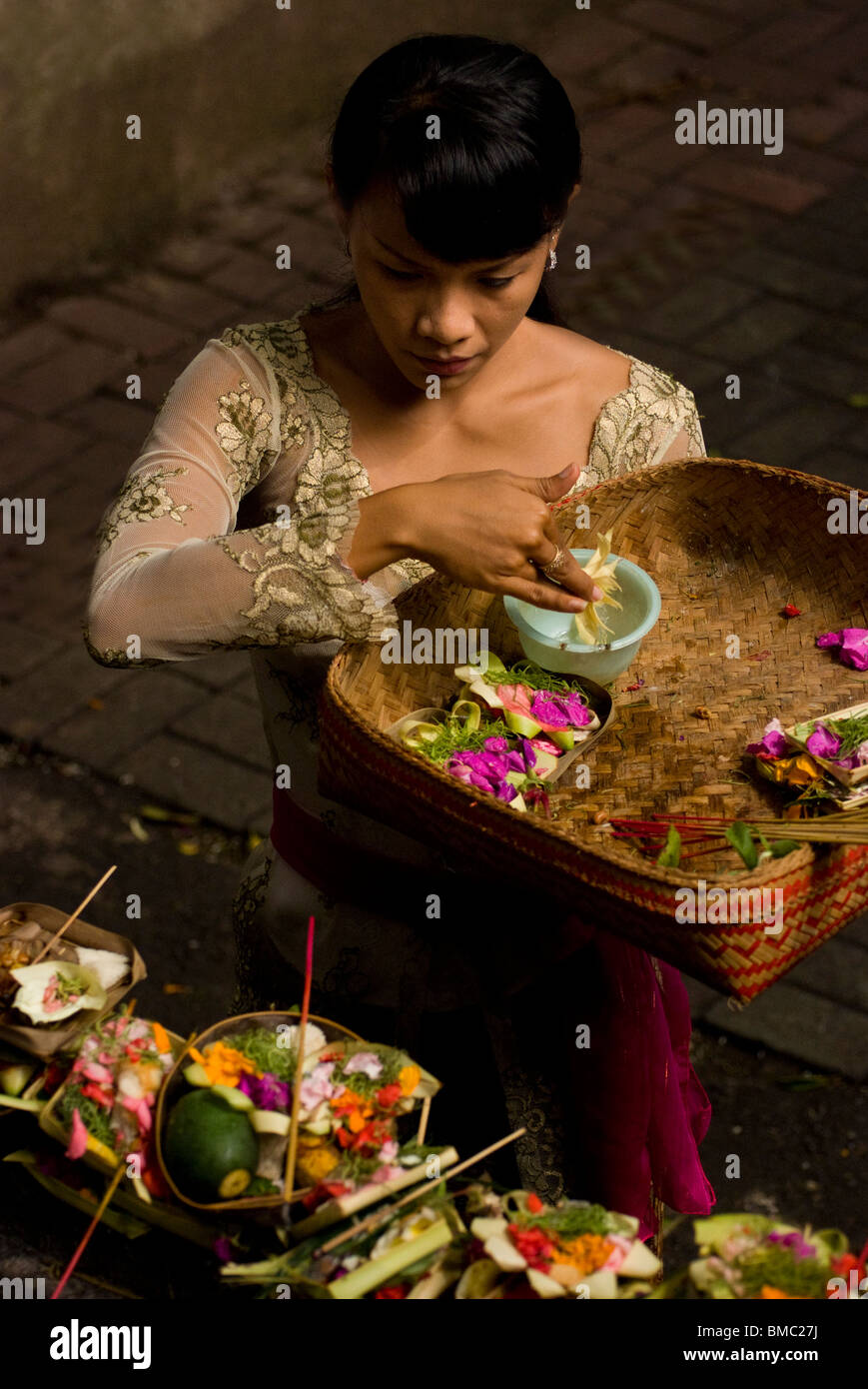 Women bring beautiful offerings to the temple at the public market in ...