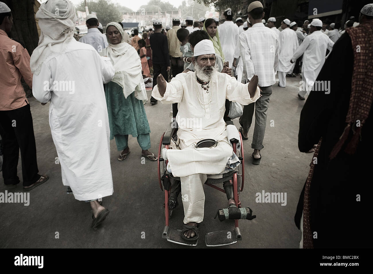 Homelessness crowd problems childhood poverty hi-res stock photography ...