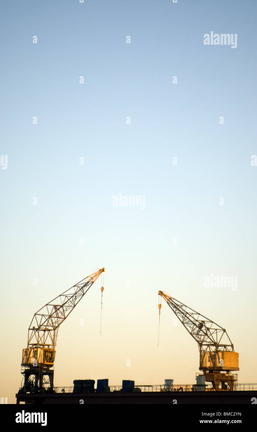 Two load cranes hi-res stock photography and images - Alamy
