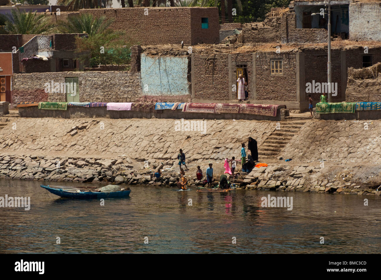 Family egypt washing clothes hi-res stock photography and images - Alamy