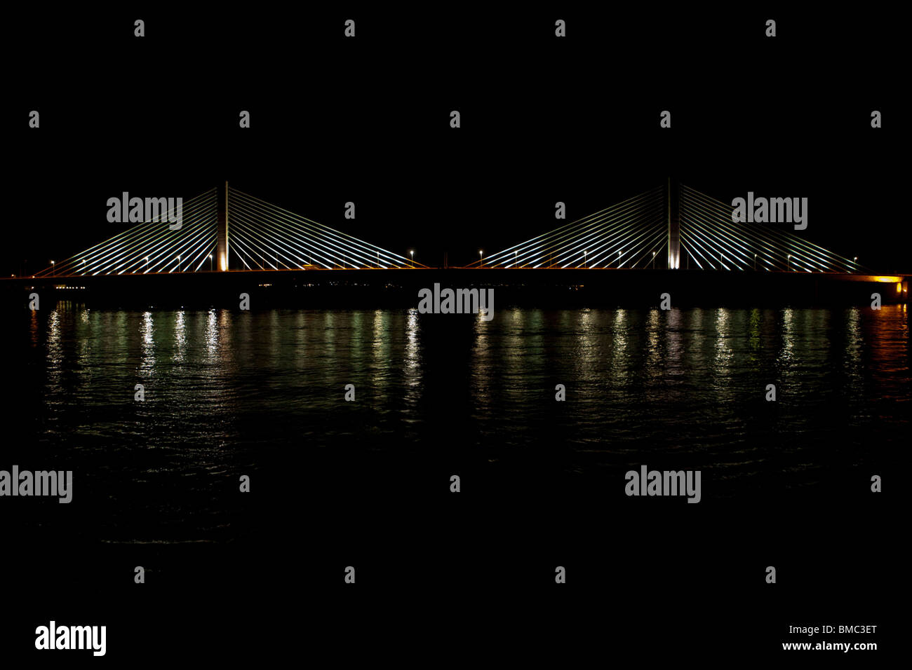 Lit architecture hi-res stock photography and images - Alamy