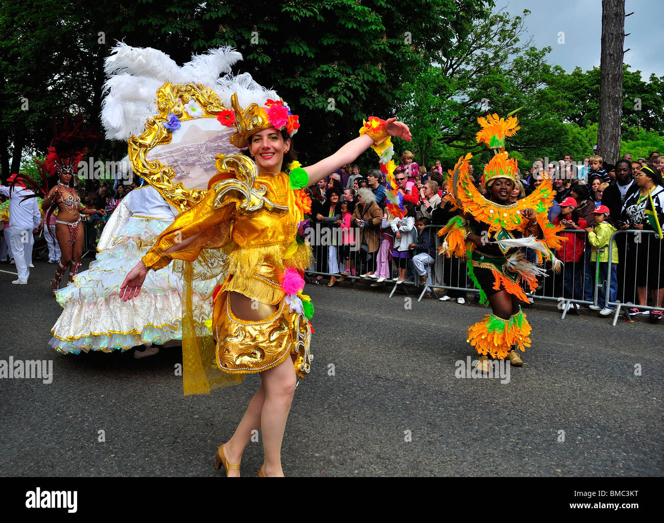 Luton carnival celebration samba dancers hi-res stock photography and ...