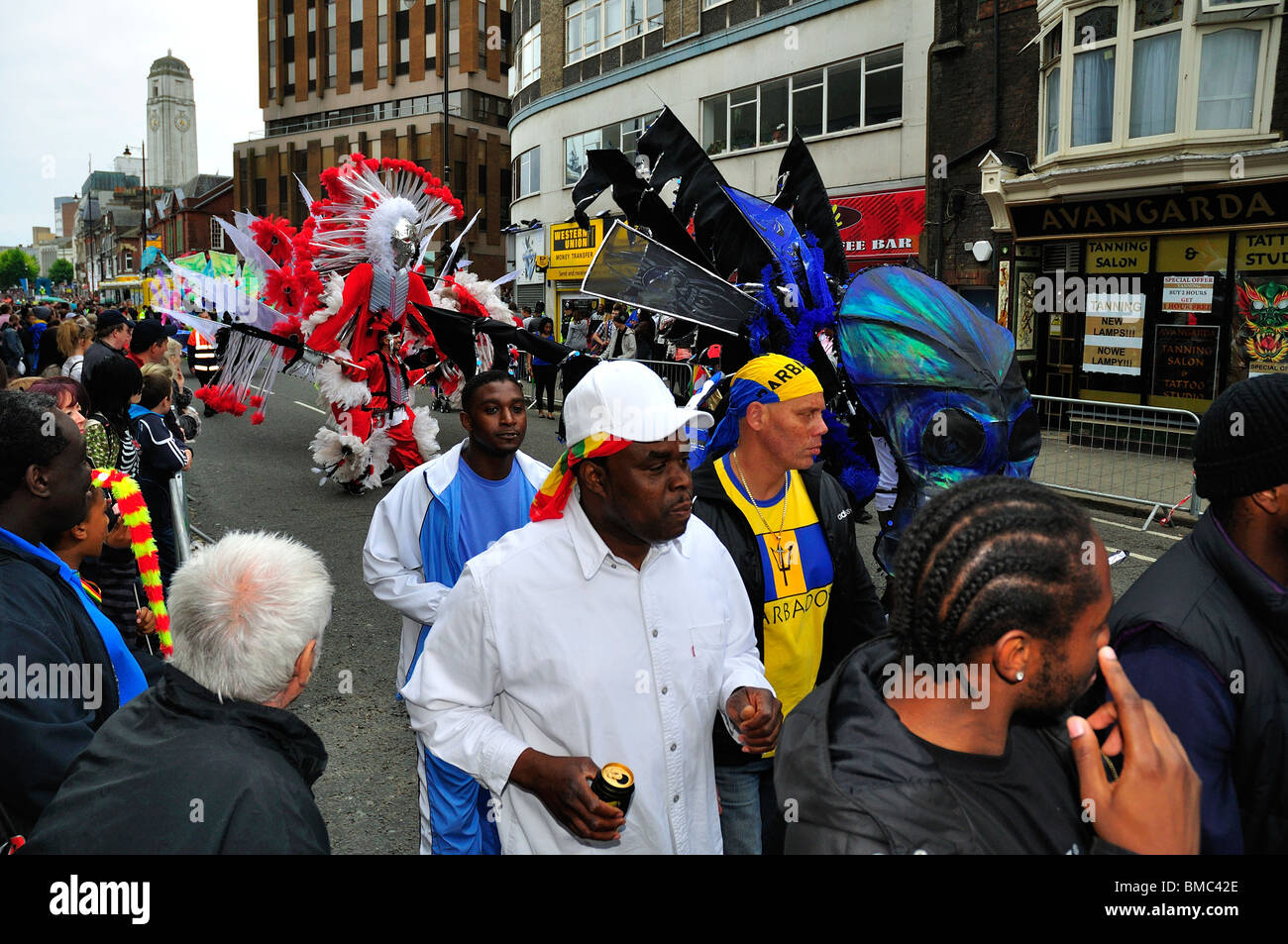 Luton Carnival 2010 crowds & procession Stock Photo - Alamy