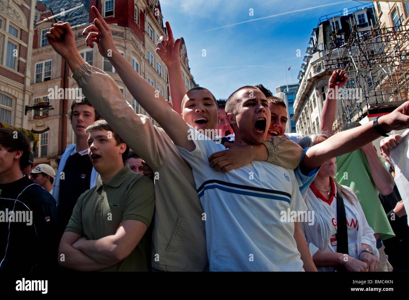 Group of people shouting hi-res stock photography and images - Alamy