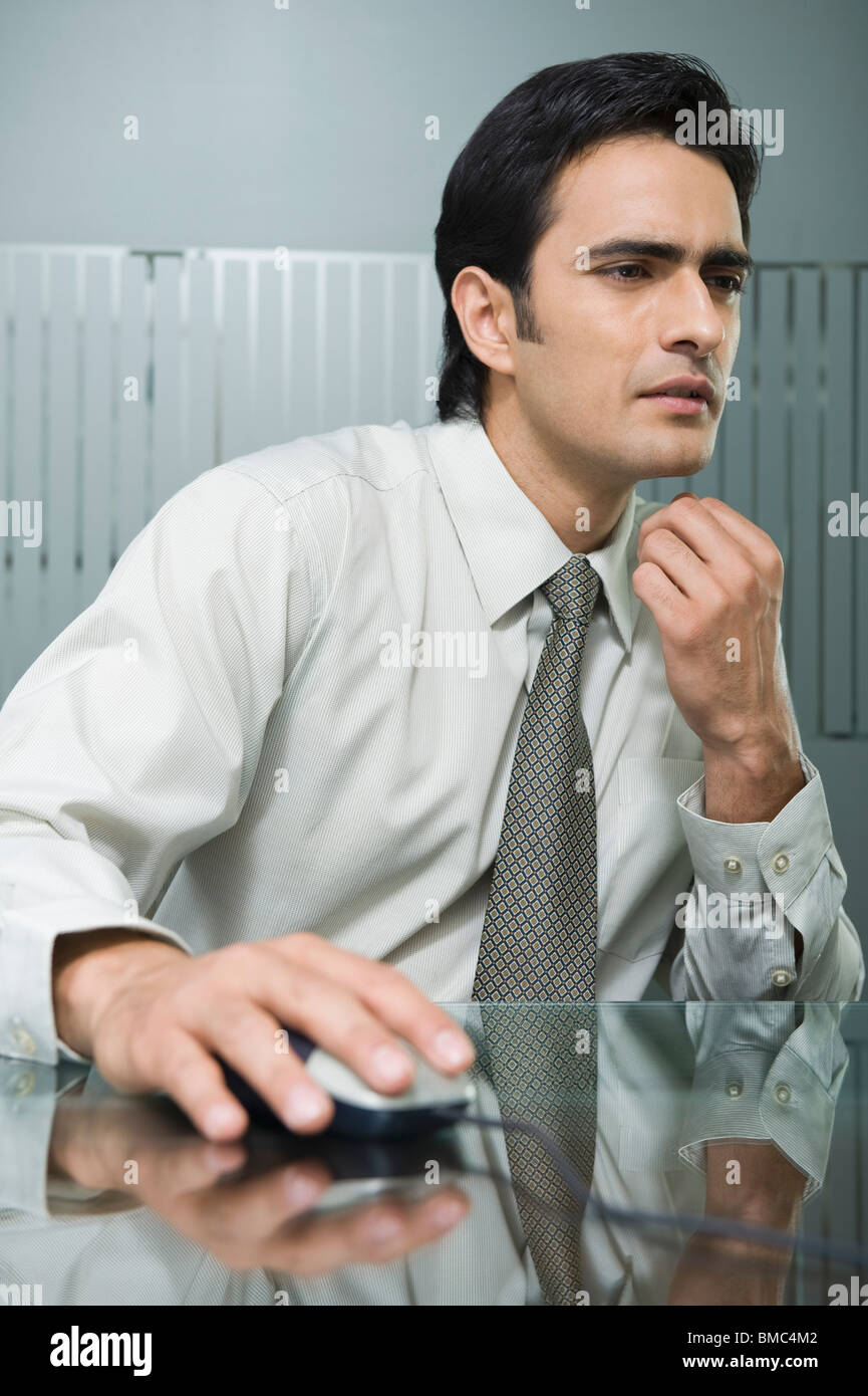 Person operating computer mouse hi-res stock photography and images - Alamy