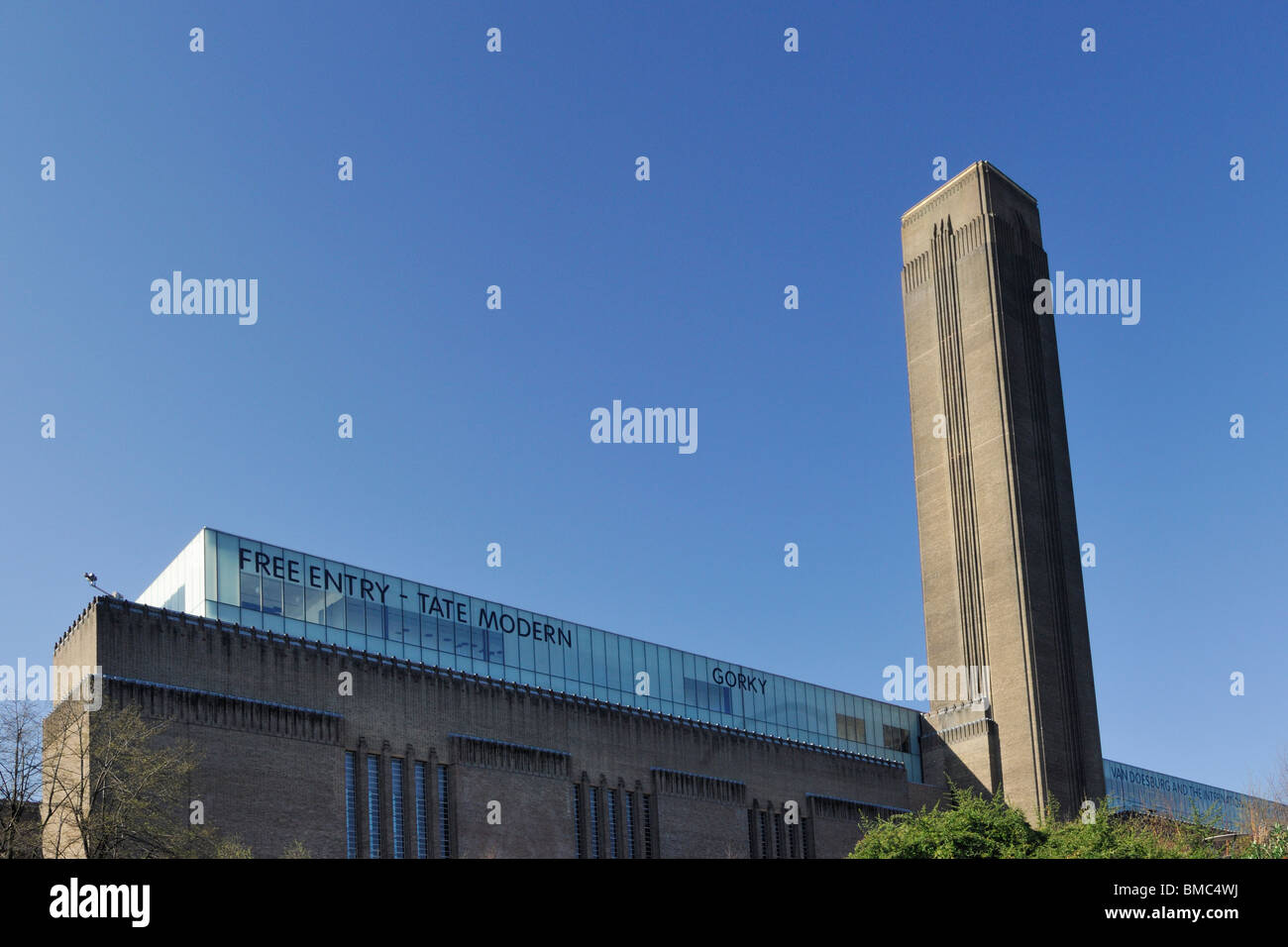 Tate modern chimney tower hi-res stock photography and images - Alamy