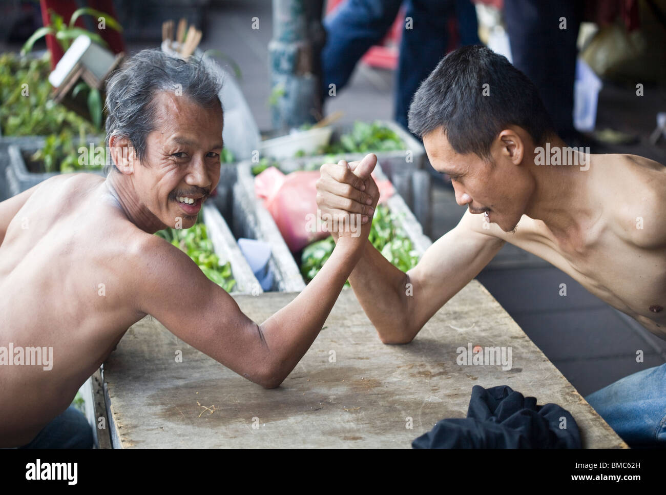 Arm wrestlers hi-res stock photography and images - Alamy