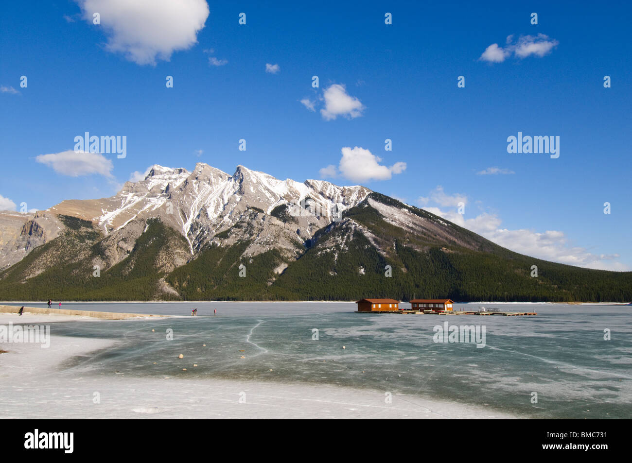 Lake minnewanka and winter hi-res stock photography and images - Alamy