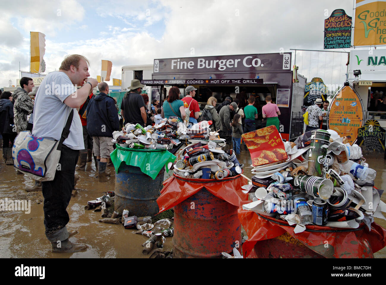 UK RUBBISH ACCUMULATED NEAR FOOD STALLS AT GLASTONBURY FESTIVAL.ENGLAND ...
