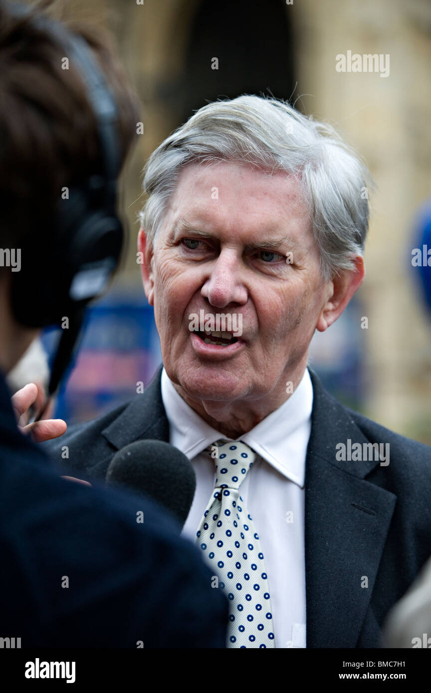 Bill cash mp hi-res stock photography and images - Alamy