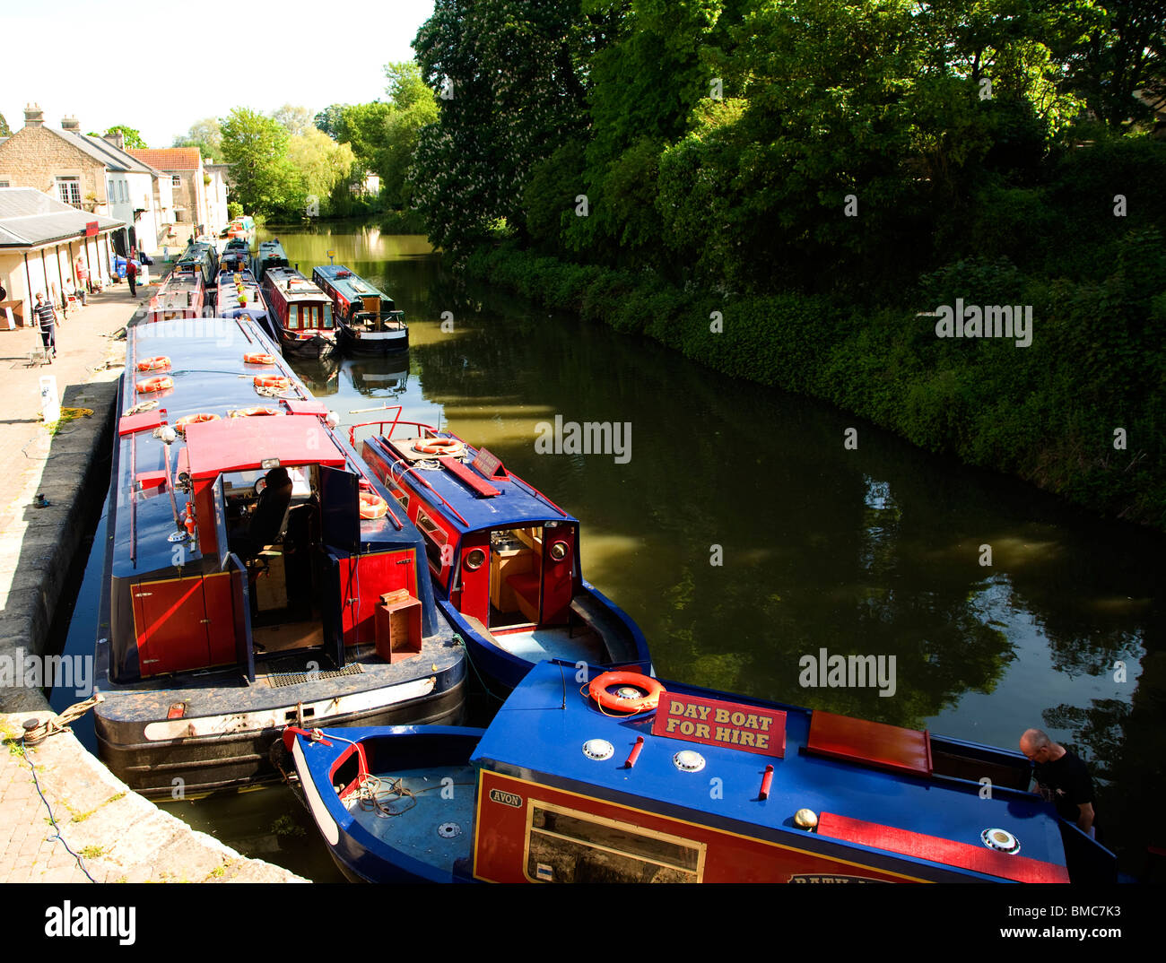 Narrow boats kennet and avon canal hi-res stock photography and images ...