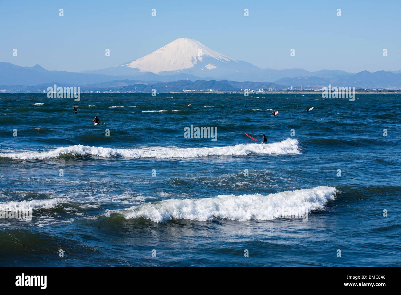 Beach and waves, Mt Fuji and Enoshima Island Stock Photo - Alamy