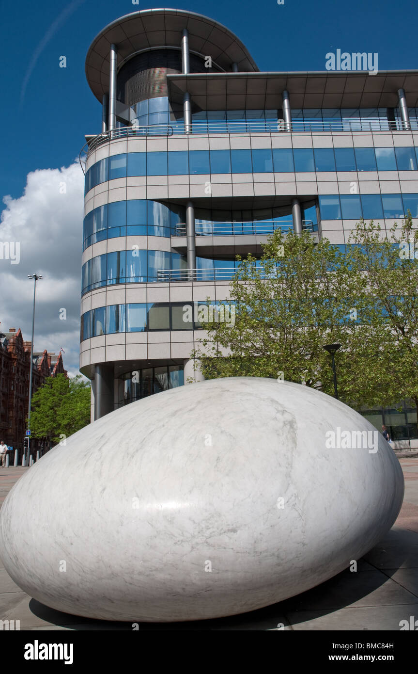 "Ishinka"-Touchstone sculpture by Kan Yasuda in Barbirolli Square ...