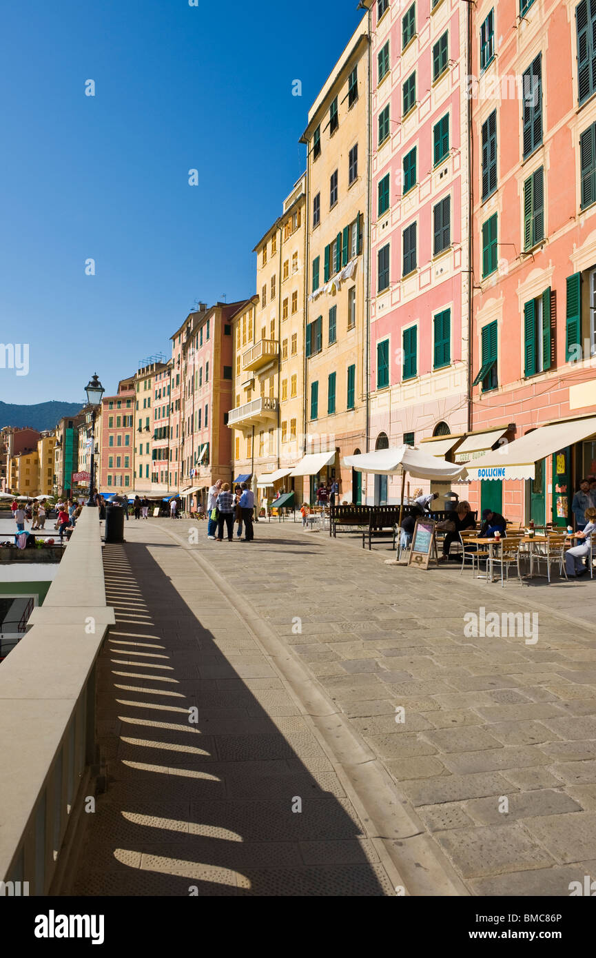 Walkway with buildings hi-res stock photography and images - Alamy