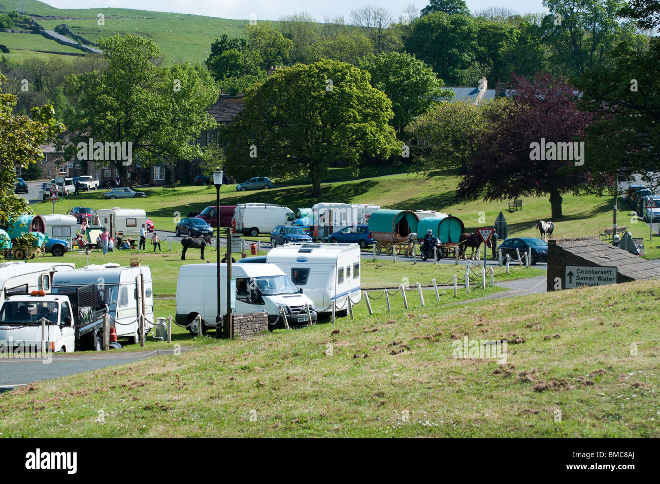 Gypsy camp in Bainbridge, North Yorkshire Stock Photo - Alamy