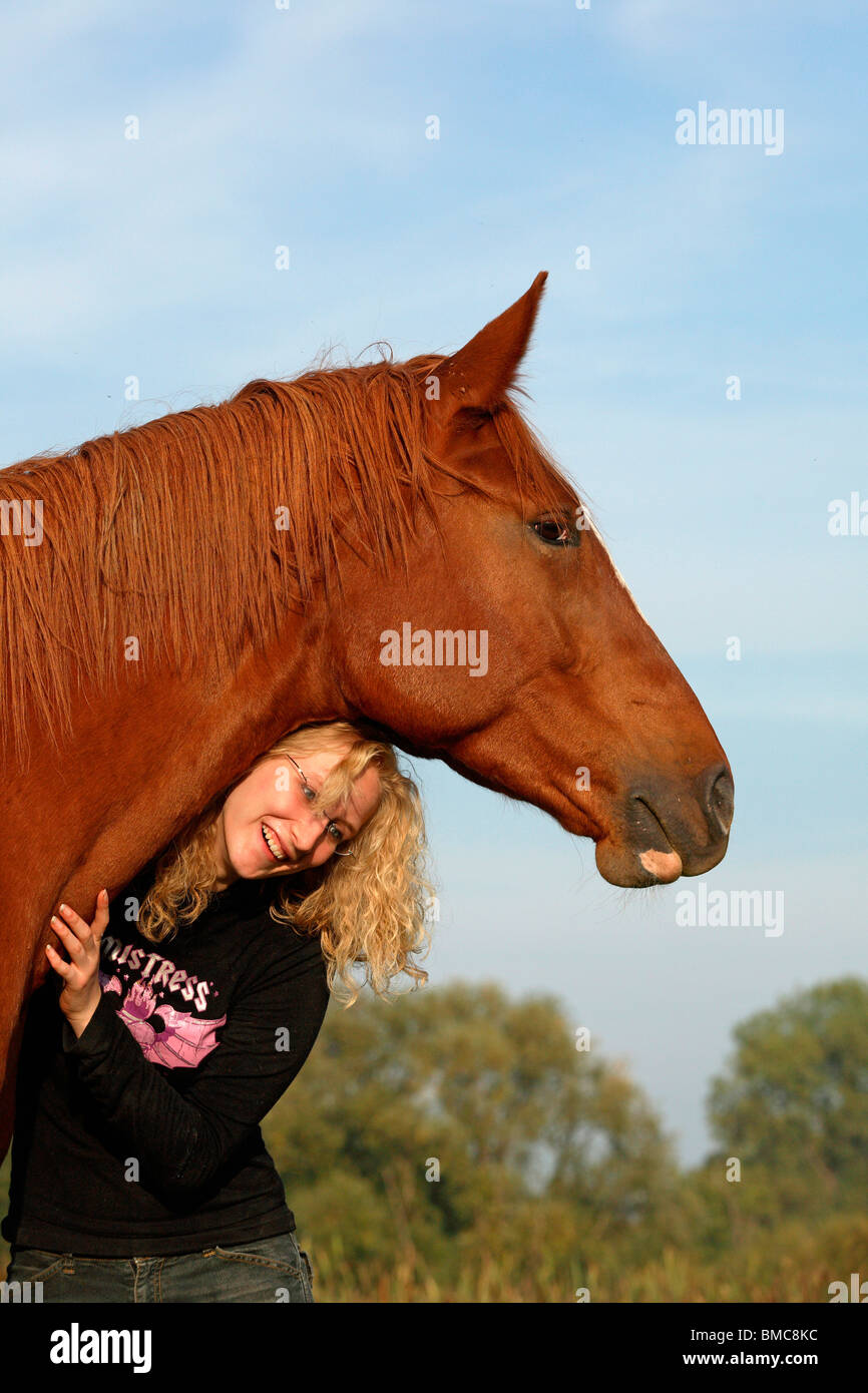 junge Frau mit Pferd / young woman with horse Stock Photo - Alamy