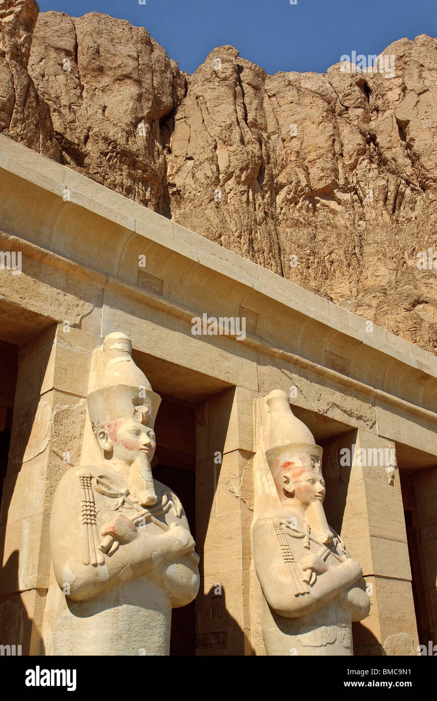Stone statues queen hatshepsut hi-res stock photography and images - Alamy