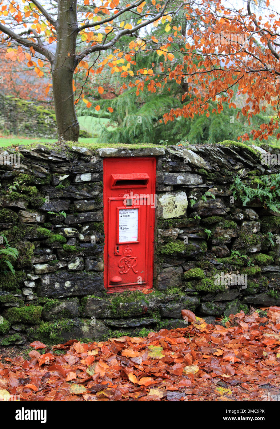 Red british post box hi-res stock photography and images - Alamy