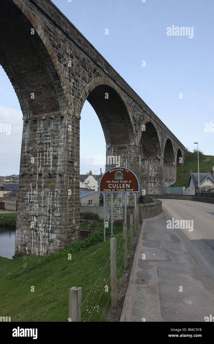 Welcome to Cullen sign and viaduct Scotland May 2010 Stock Photo - Alamy