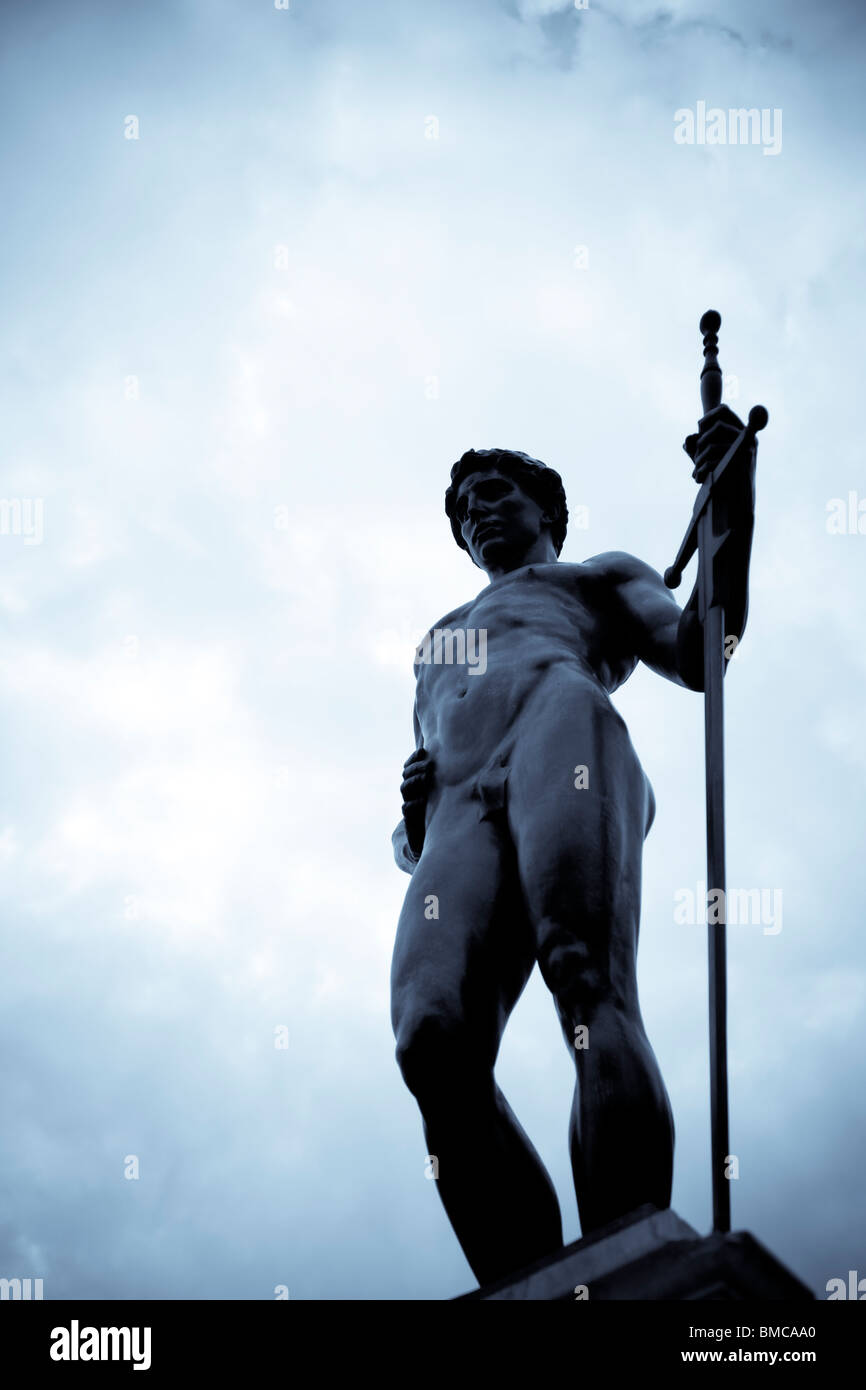 Machine gun corps statue hi-res stock photography and images - Alamy