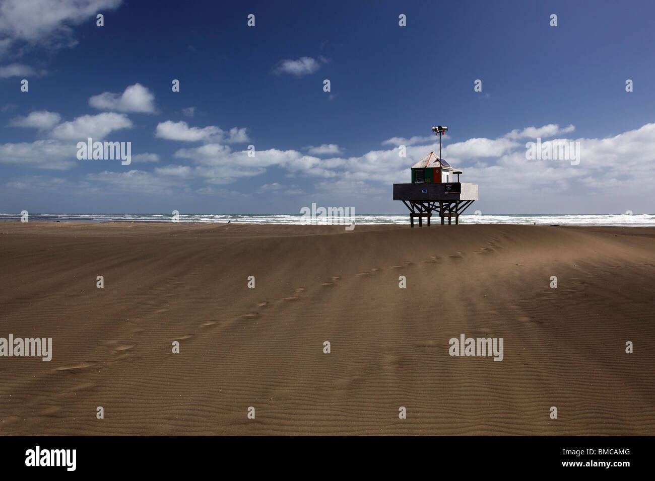 Side view hut hi-res stock photography and images - Alamy