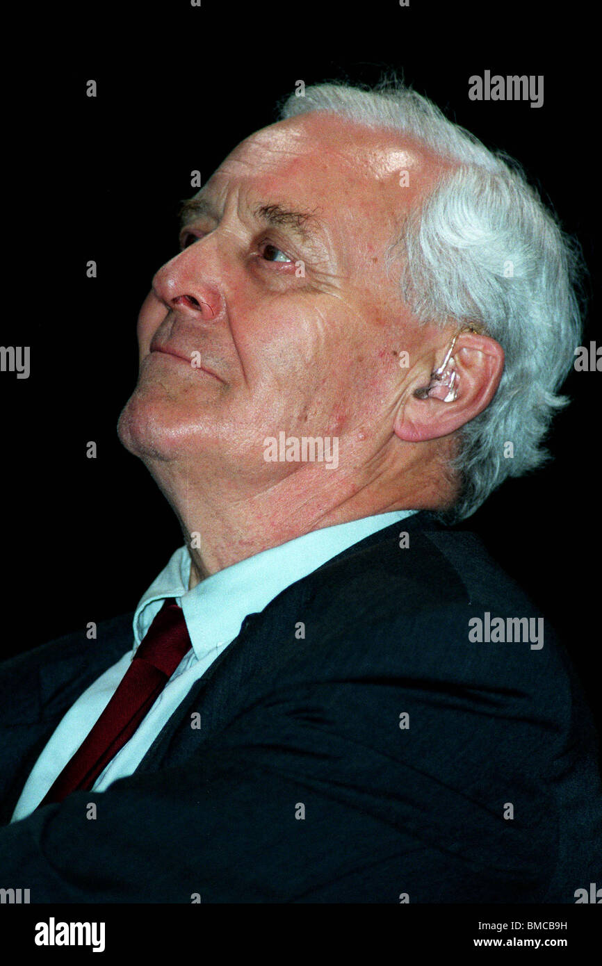 TONY BENN MP LABOUR PARTY CHESTERFIELD 12 October 1998 Stock Photo - Alamy