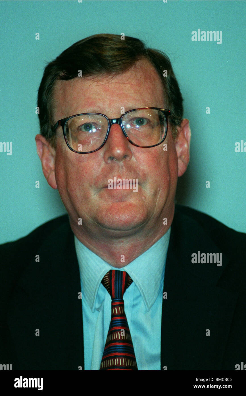 DAVID TRIMBLE FIRST MIN. NORTHERN IRELAND 12 October 1998 Stock Photo ...