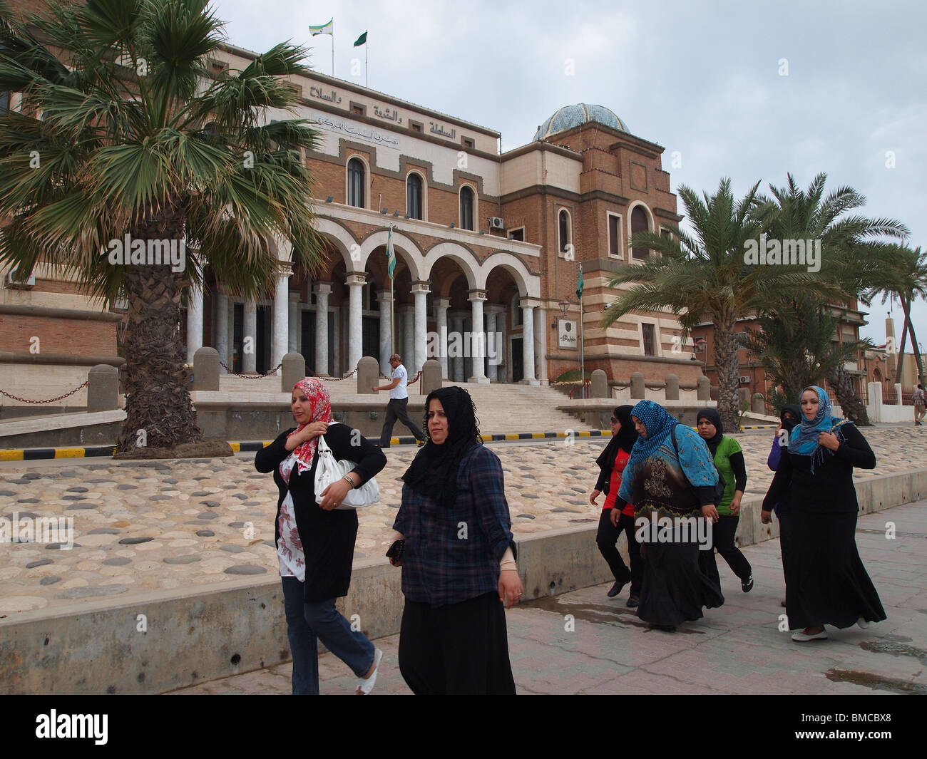 Libyan women outside the central bank of Libya in Tripoli Stock Photo ...