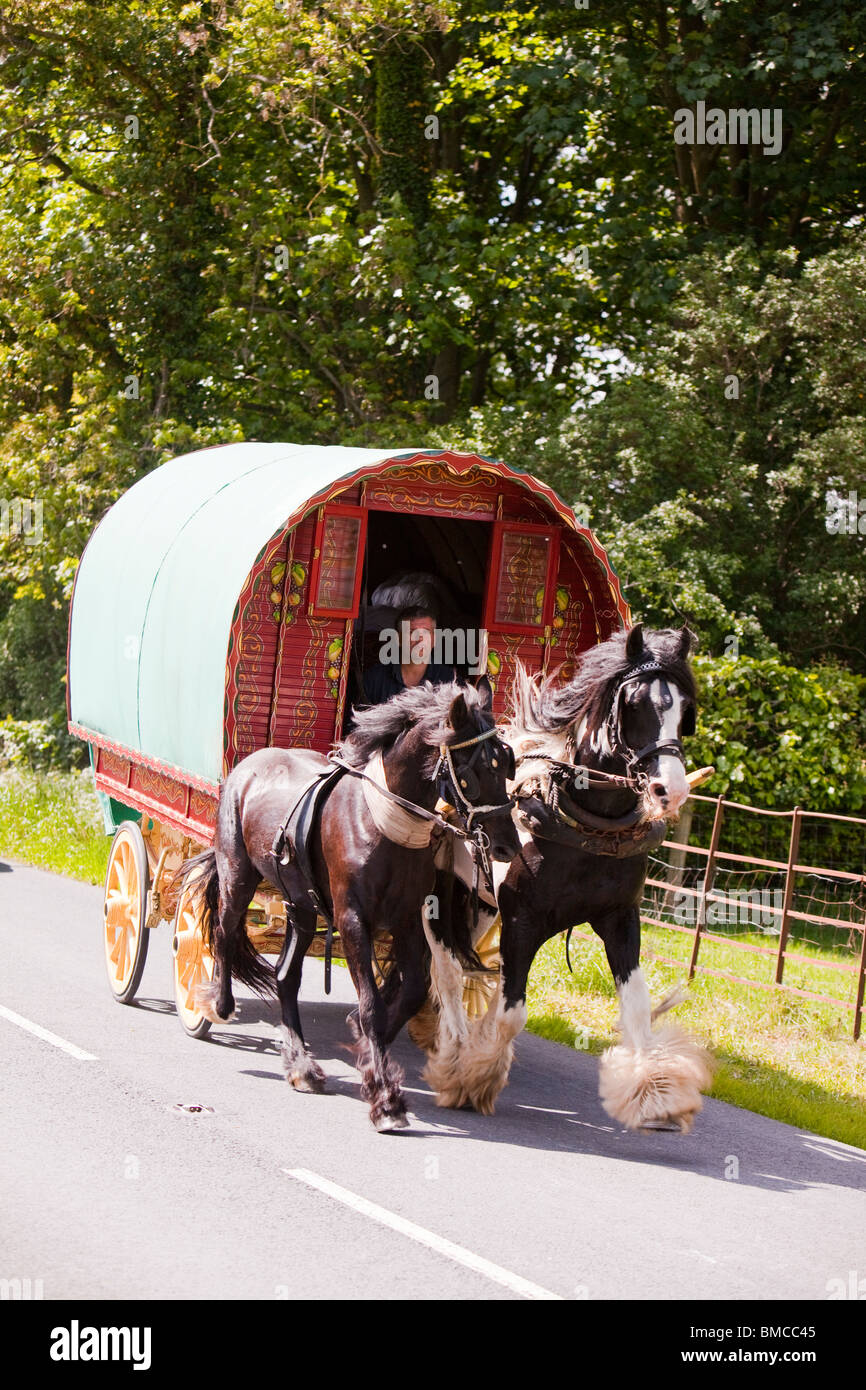 Horse Drawn Gypsy Caravan Stock Photos & Horse Drawn Gypsy Caravan ...