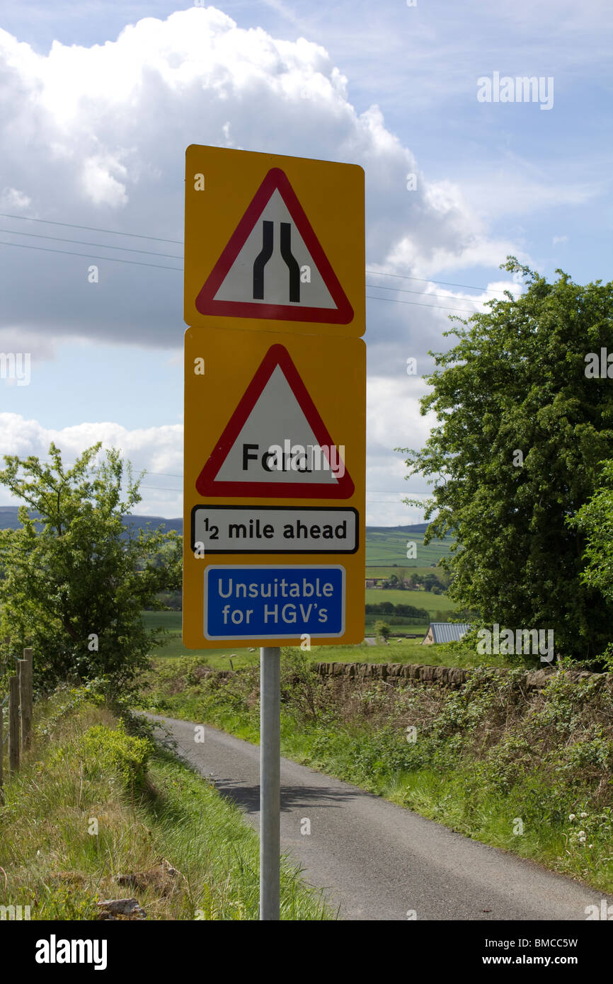 Road sign near kelbrook hi-res stock photography and images - Alamy