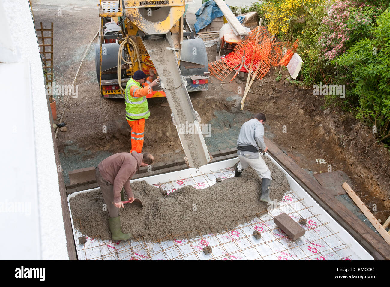 Pouring concrete foundations hi-res stock photography and images - Alamy