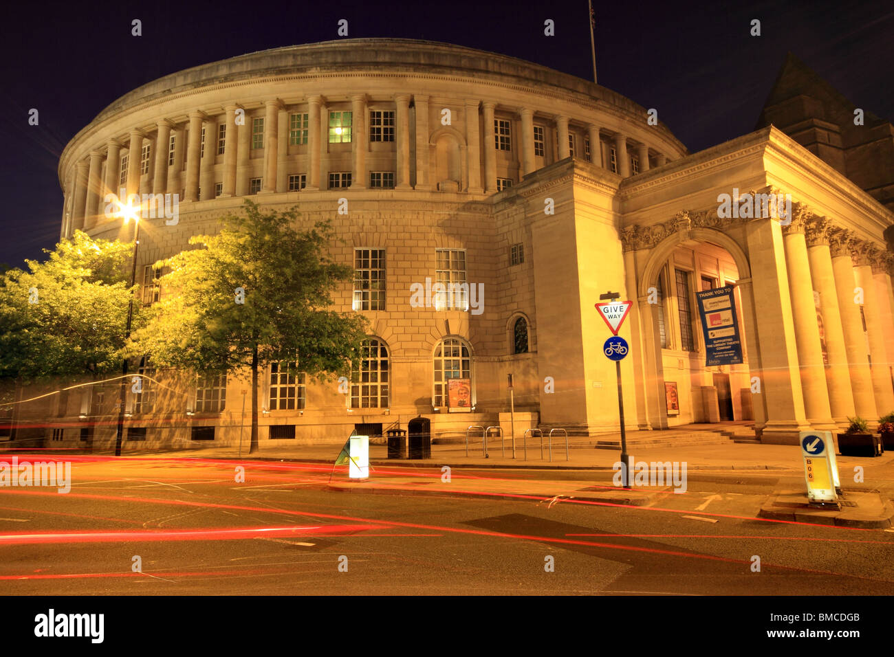 Manchester central library exterior hi-res stock photography and images ...