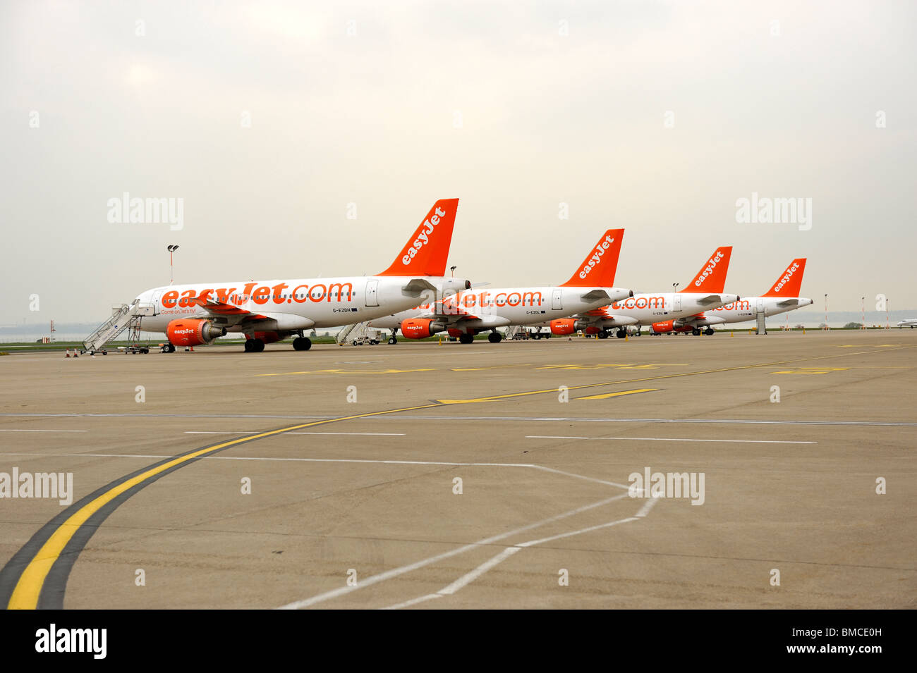 Aircraft stands hi-res stock photography and images - Alamy