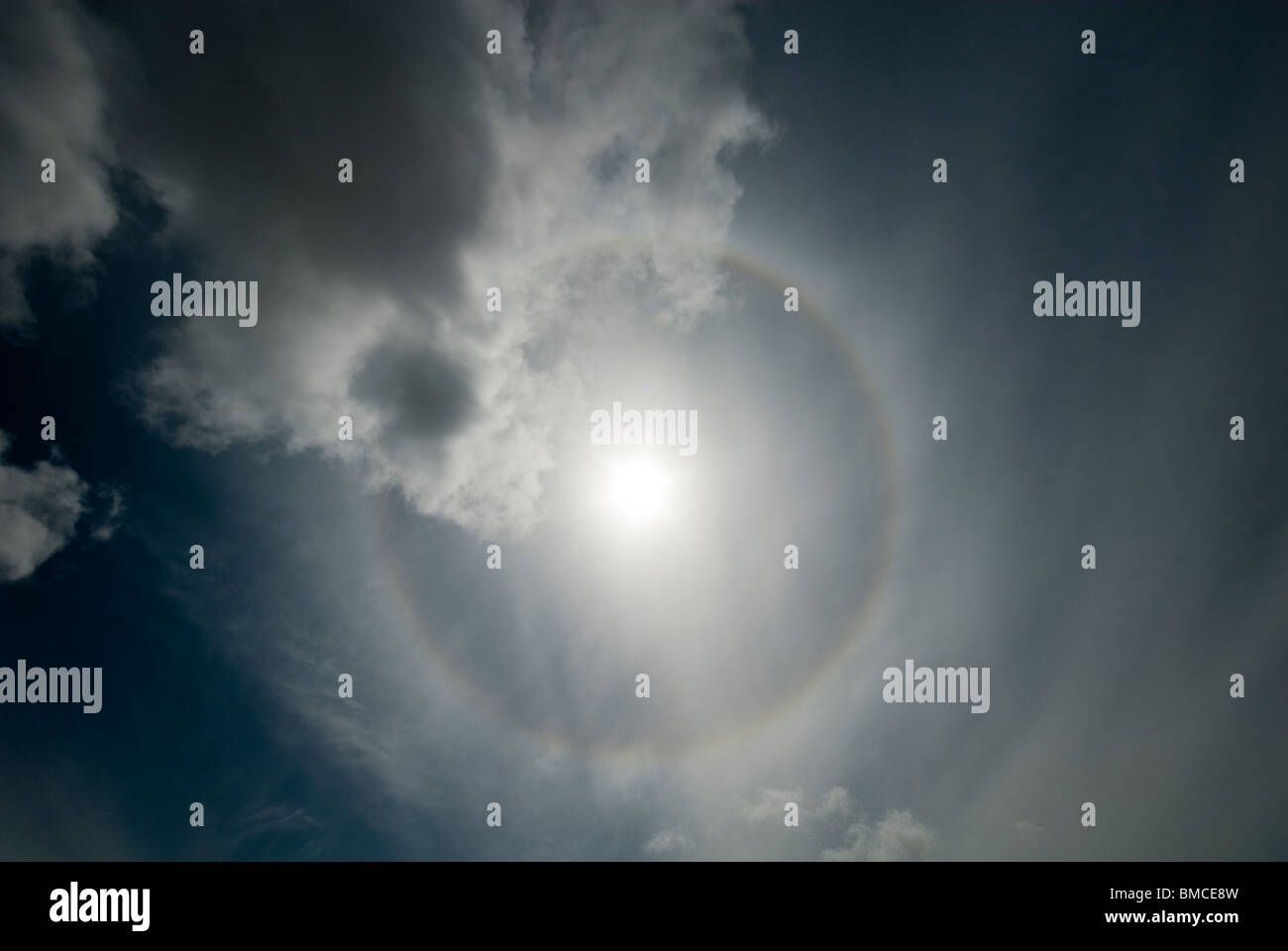 22 degree circular sun halo caused by sunlight refraction in ice ...