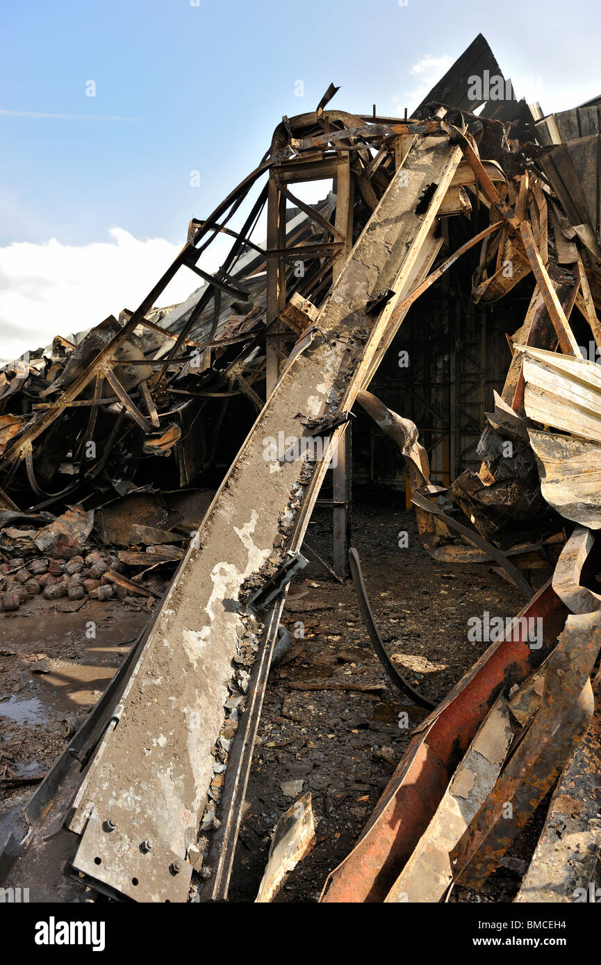 Twisted steel girders scrap metal demolition Stock Photo - Alamy