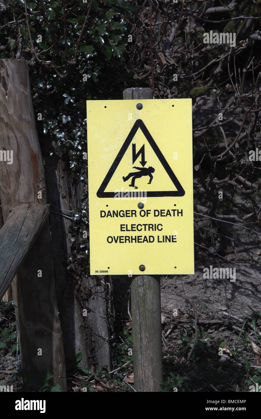 Overhead cables warning sign hi-res stock photography and images - Alamy