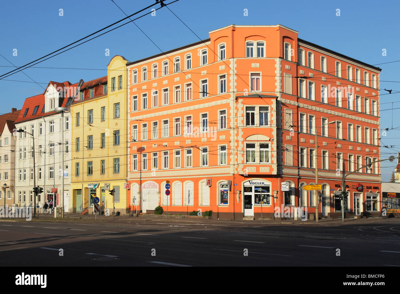 Coloured house hi-res stock photography and images - Alamy