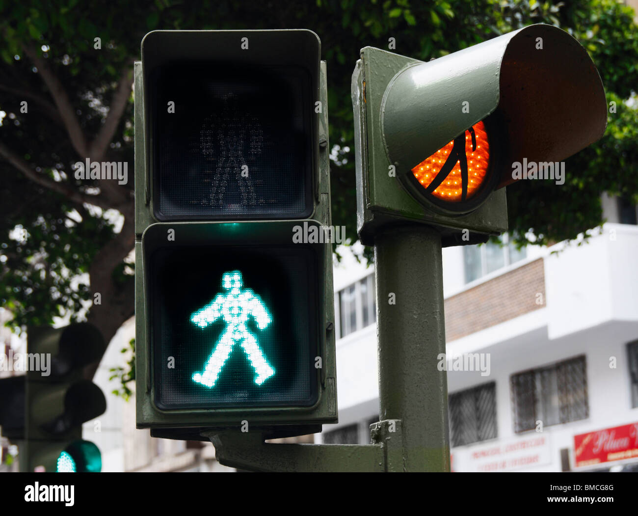 Green man pedestrian crossing hi-res stock photography and images - Alamy