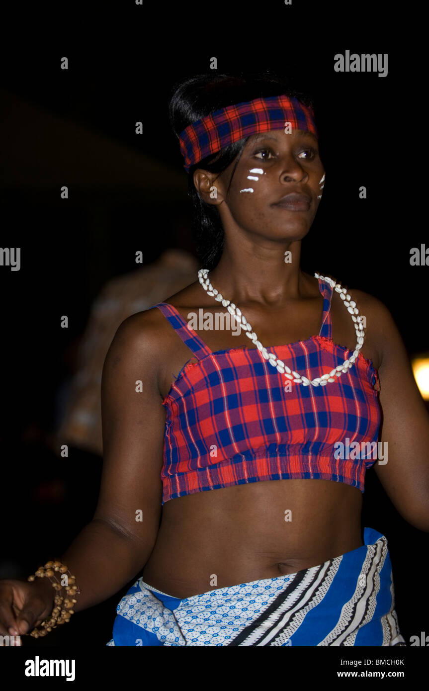 Traditional dancer, Kenya Stock Photo - Alamy