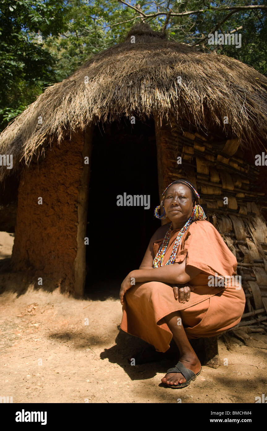 Kikuyu woman at her hut, Ngomongo village, Kenya Stock Photo - Alamy