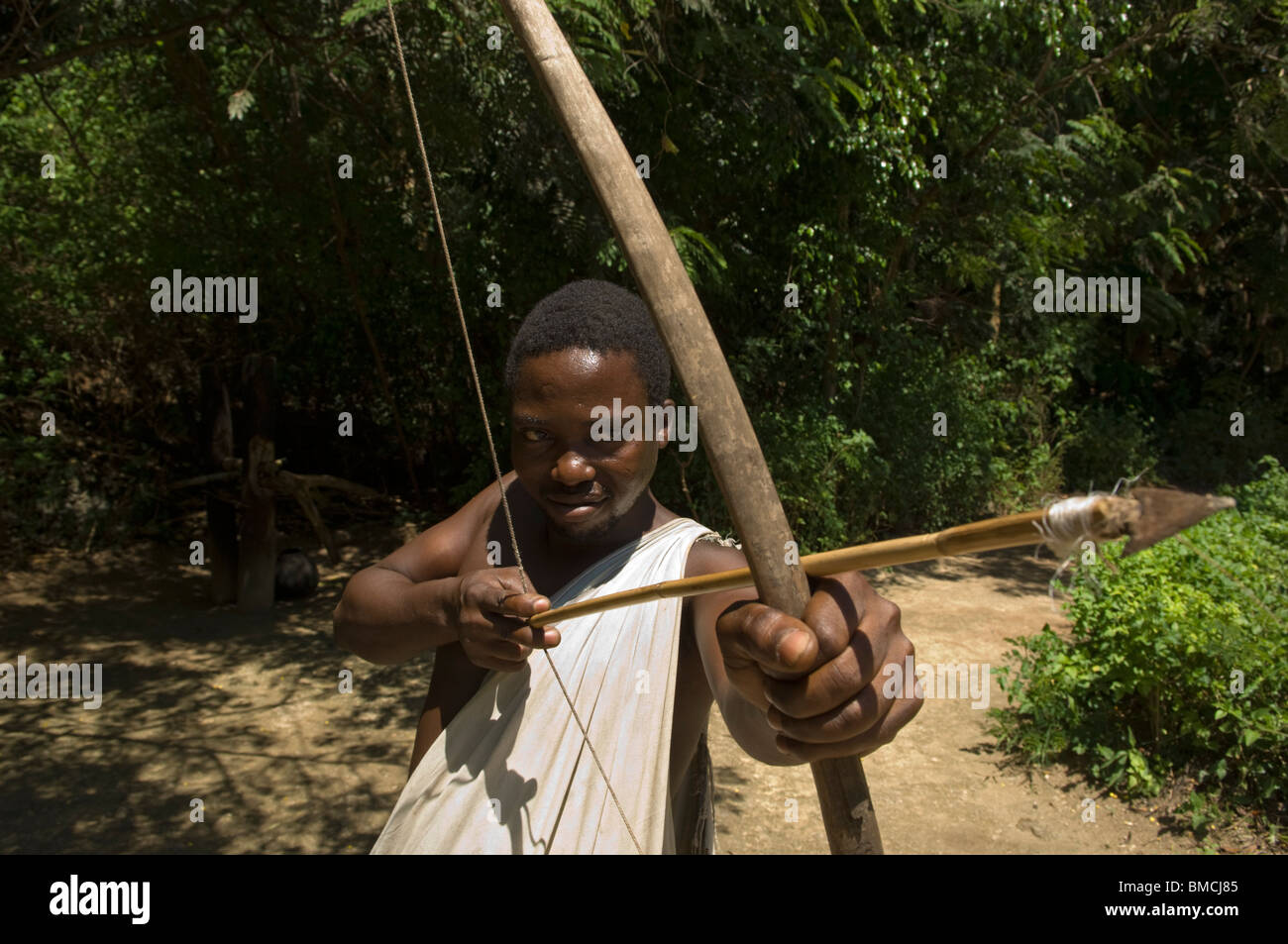 Akamba man with bow and arrow, Ngomongo village, Kenya Stock Photo - Alamy
