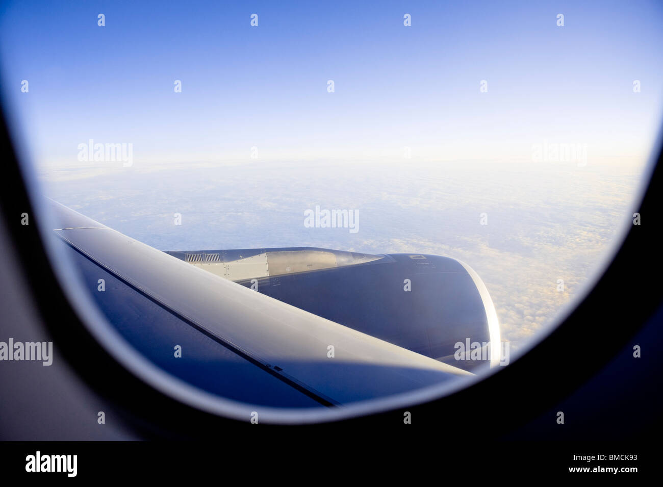 Curved shape window hi-res stock photography and images - Alamy