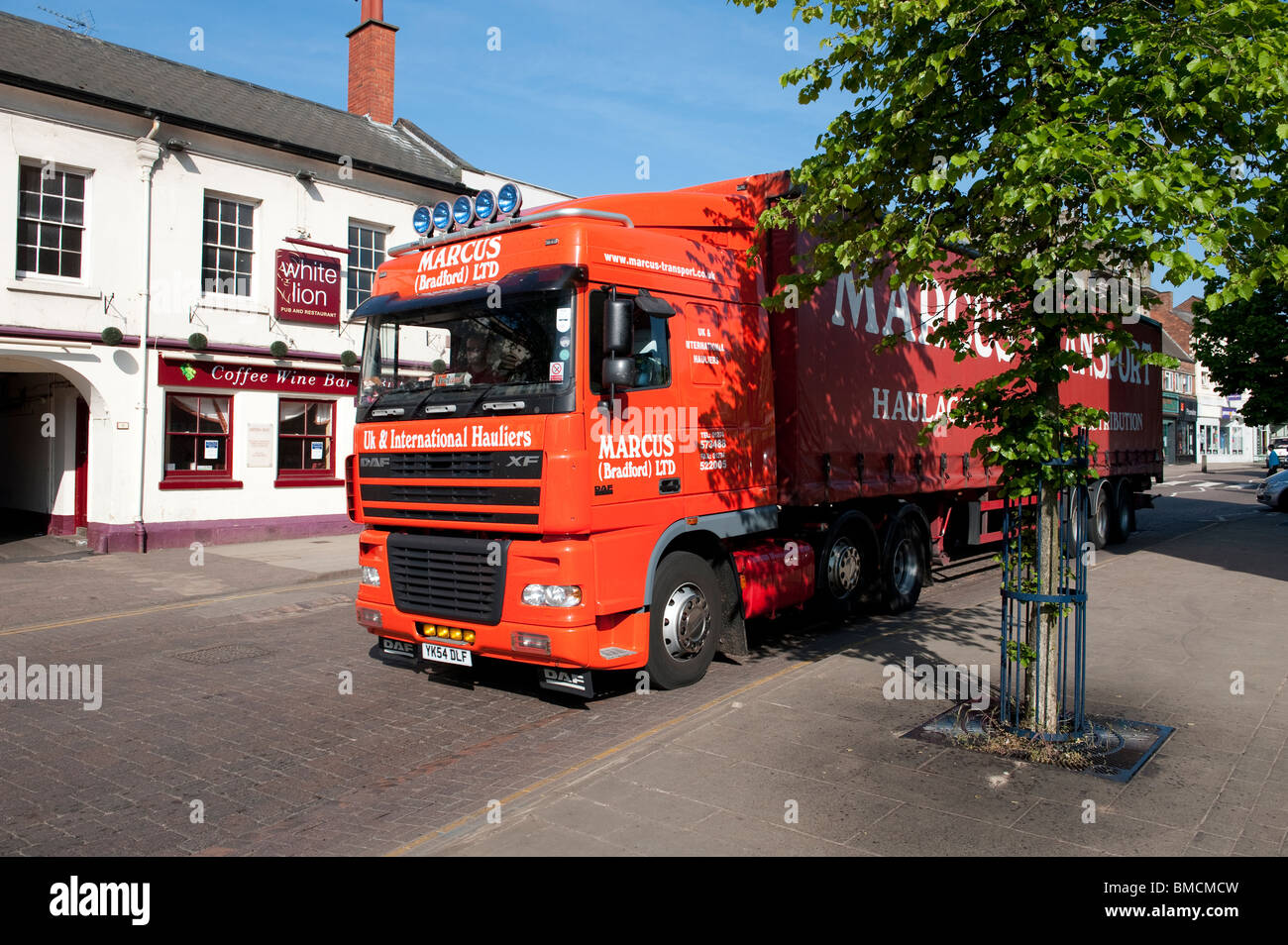 Large goods vehicle hi-res stock photography and images - Alamy