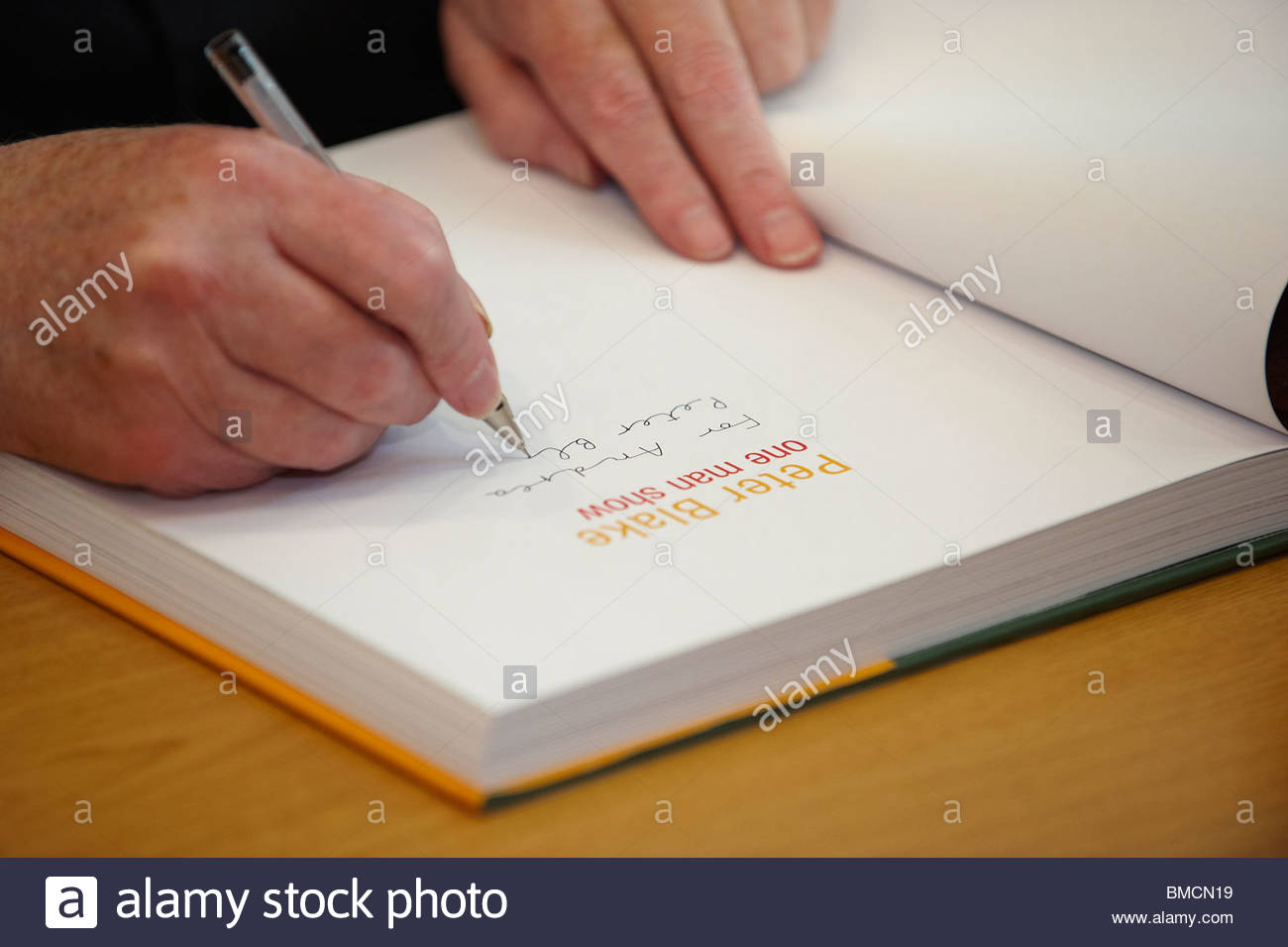 Celebrity Signing High Resolution Stock Photography and Images - Alamy