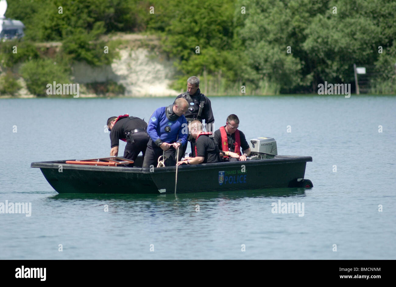 A Thames Valley Police dive team searches for a drowned man at the ...