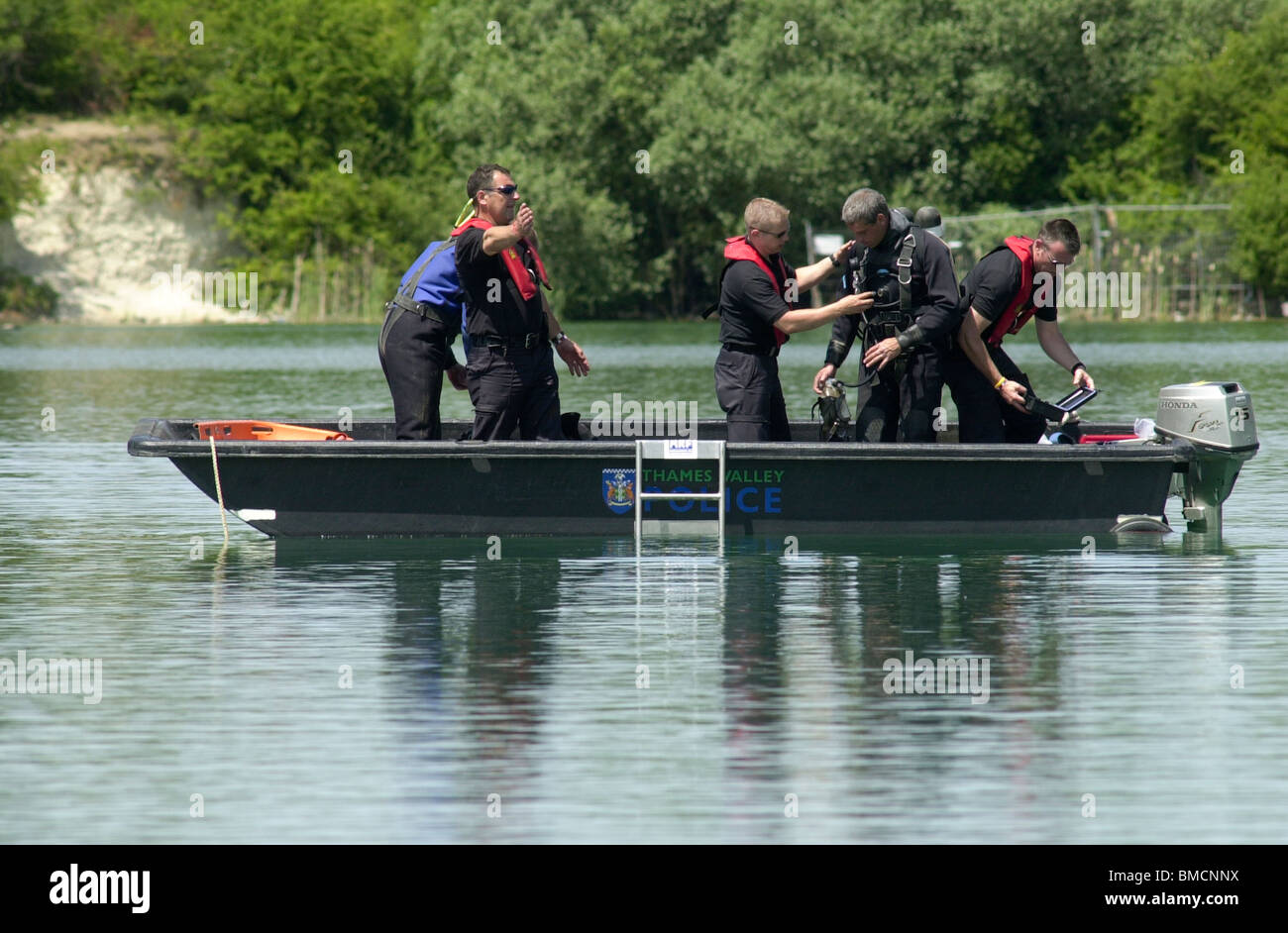 A Thames Valley Police dive team searches for a drowned man at the ...