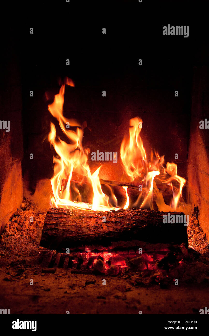 Fireplace with burning logs Stock Photo - Alamy